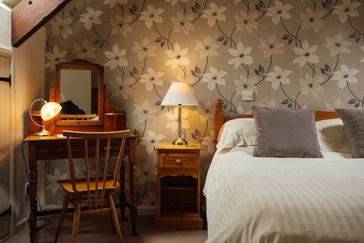 Romantic Stay Near Scolton Manor With Pool & Sauna - Oakwood Theme Park