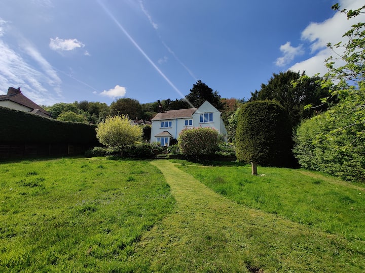 Relaxed, Stylish Family Home - Malvern