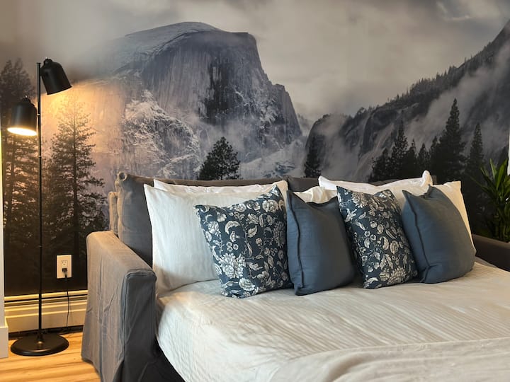 Peaceful Dt Condo | Saddledome | Heatedparking -