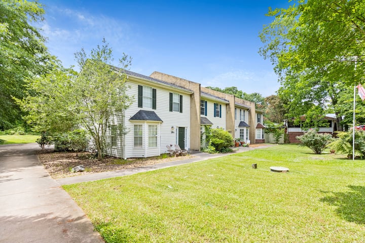 Newnan Affordable Getaway - Newnan, GA