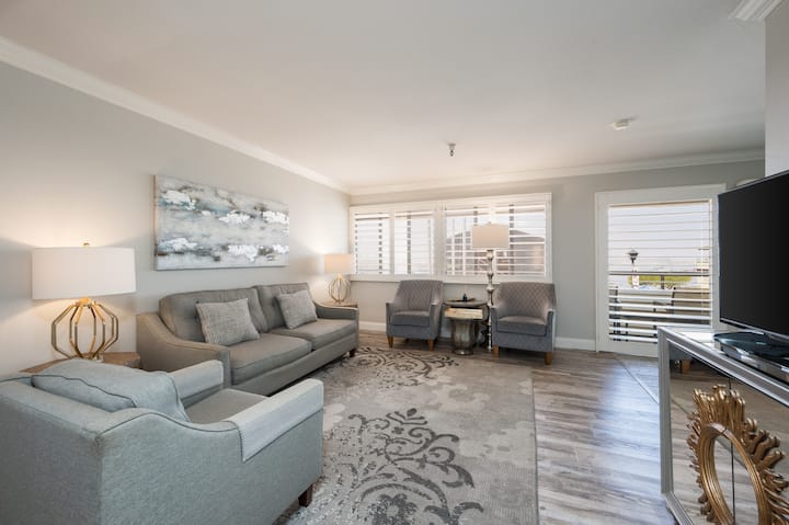 Family Retreat Suite By 456 Inn - Morro Bay, CA
