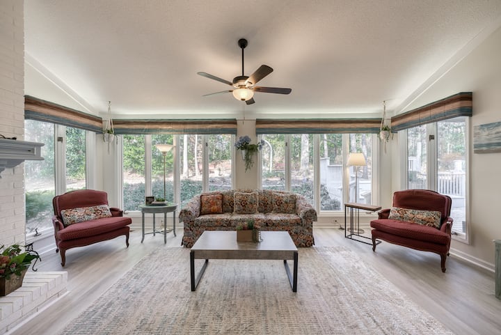 Spacious, Fun & Comfy Family Haven~ Garden ~ Bbq! - Johns Creek, GA
