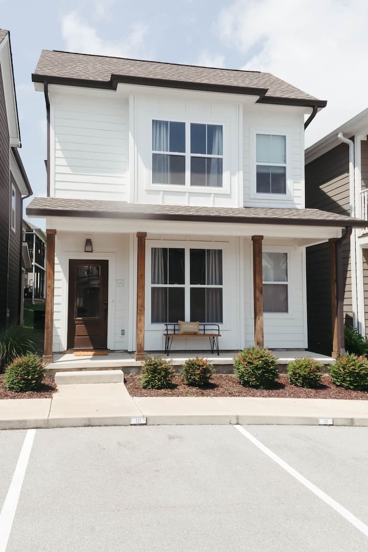The White Farmhouse In Cookeville - Cookeville, TN