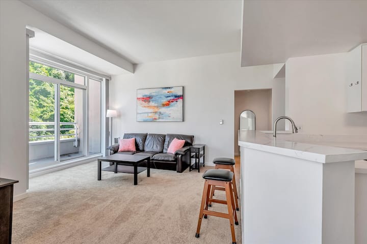 2 Bedroom 2 Bath Condo In Parc Telegraph - San Francisco, CA