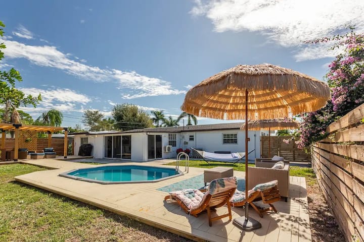 Relaxing 5bd House. Central Location - Naples, FL