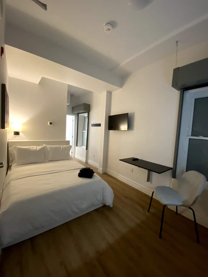 Cozy Downtown Studio - Chicopee