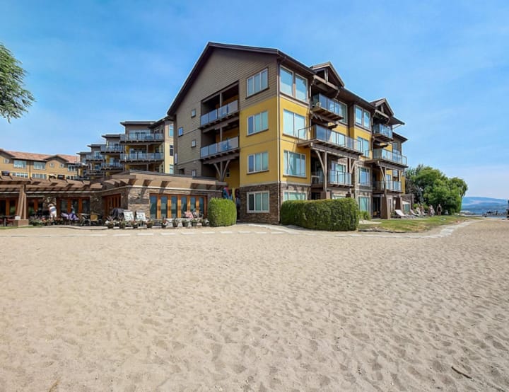 Lakefront & Pool - 3br/2bath - West Kelowna