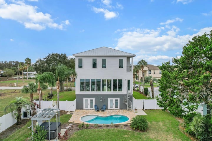 Coastal Manatee Escape - Crystal River, FL