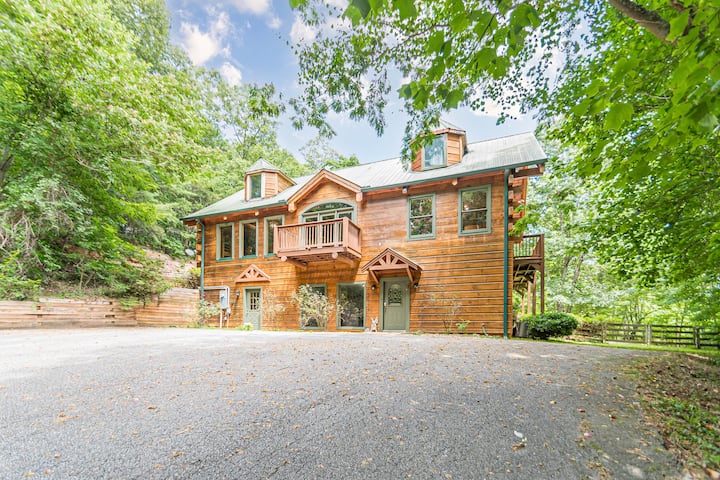 Cozy Retreat With A Hot Tub! - Dahlonega, GA
