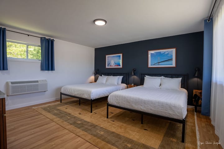 Newly Renovated Queen Room | Shady Pines St Ignace - Mackinaw City, MI