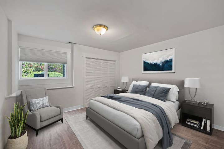 Entire Downstairs On A Large Lot - Bothell, WA