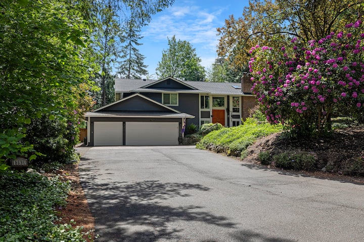 Entire Downstairs On A Large Lot - Bothell, WA