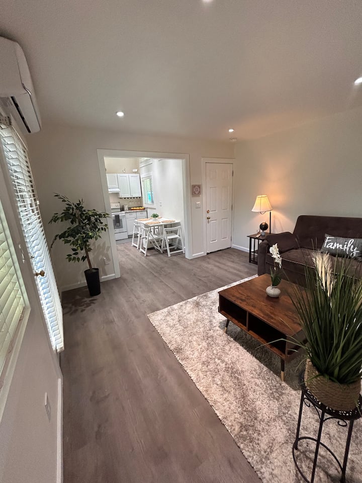 Beautiful Cottage, Wine Country. Best Area In Town - Santa Rosa, CA