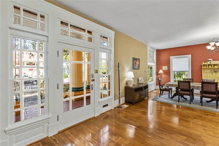 Island Retreat - Galveston, TX