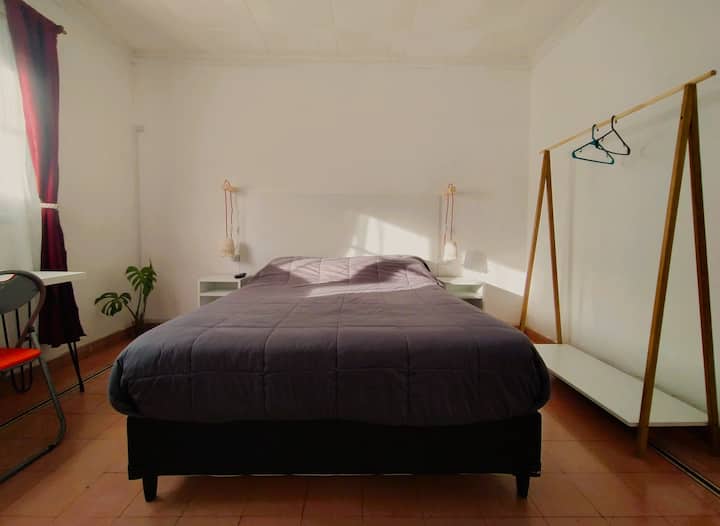 Habitación, Amplia/simple/cómoda - Córdoba