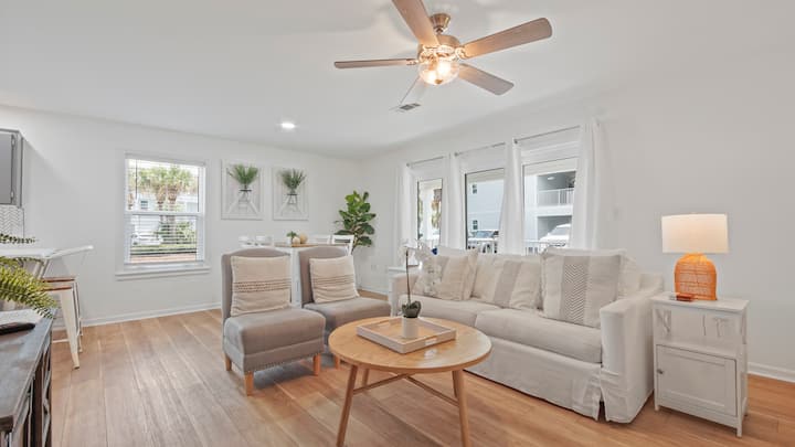 *New* The Proper Pelican 30a: Steps To The Beach! - Seaside, FL