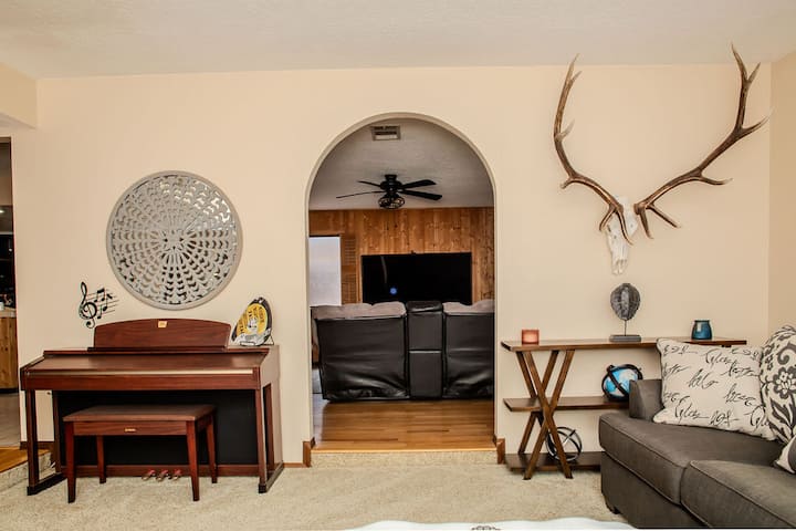 Rustic Charm Near Trails & Brews - Albuquerque, NM