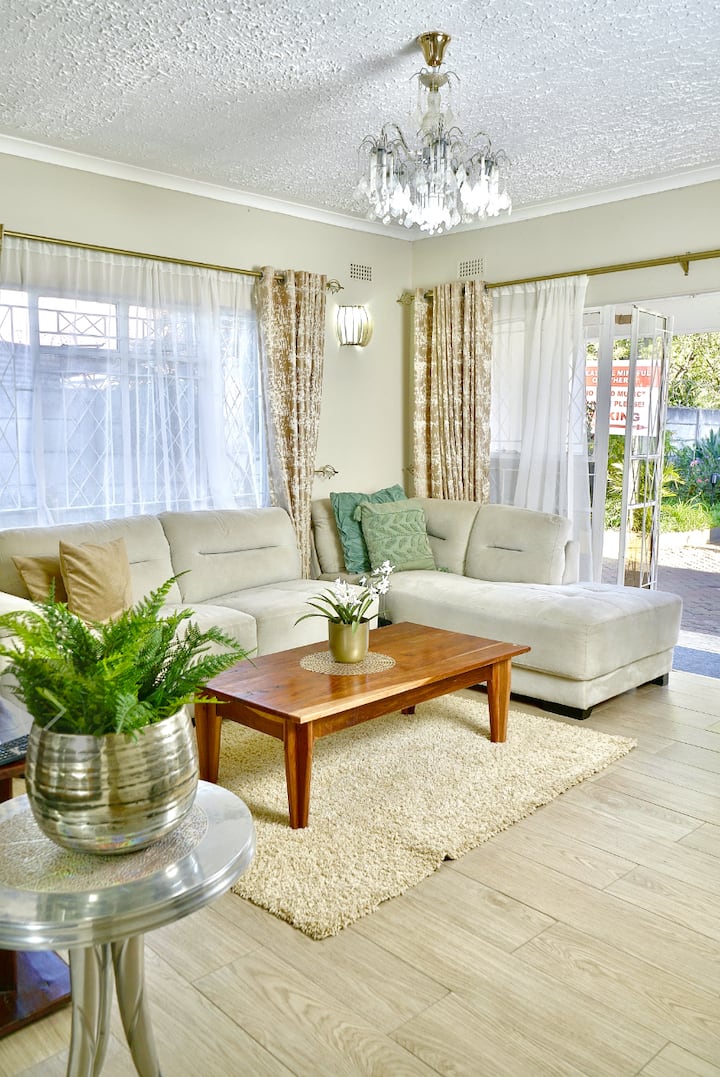 Cozy City Haven: 2-bed Retreat - Harare