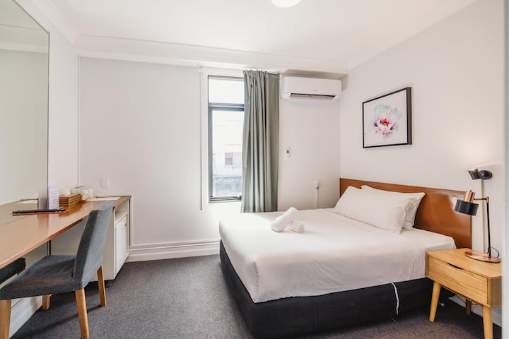 Newtowncozystays - Double Ensuite Bedroom - Sydney