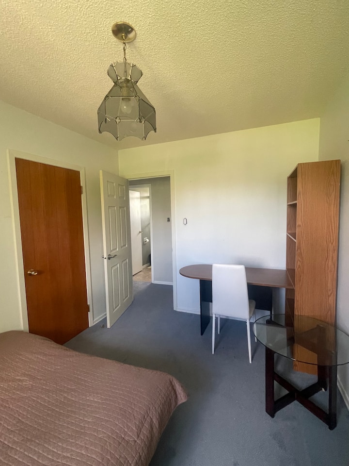 Cozy 3-bedroom Townhome - Red Deer