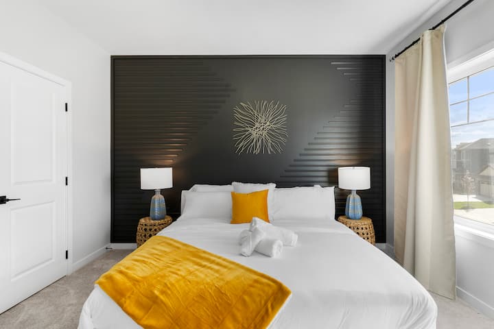 Luxury |Beautiful | King Bed | Fireplace |Near Wem - Saint Albert