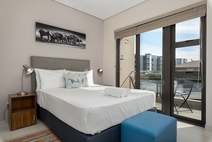 On The Beach. Surfers Oasis ! Pool, Braai, Parking - Parklands