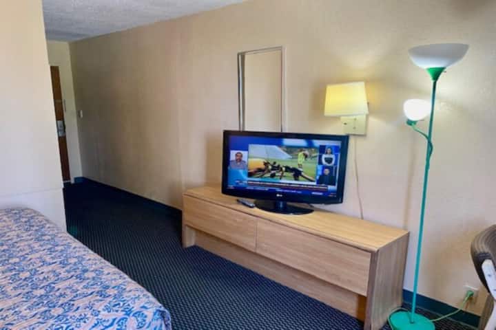 Red Carpet Inn & Suites King Bed Non-smoking - Lima, OH