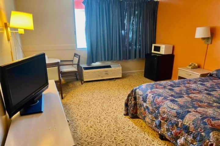 Red Carpet Inn & Suites Full Bed Non-smoking - Lima, OH