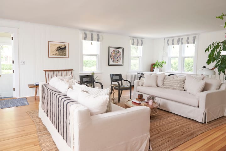 Bellport Inn Full Buyout (Sleeps 17 To 21 Guests) - Fire Island, NY