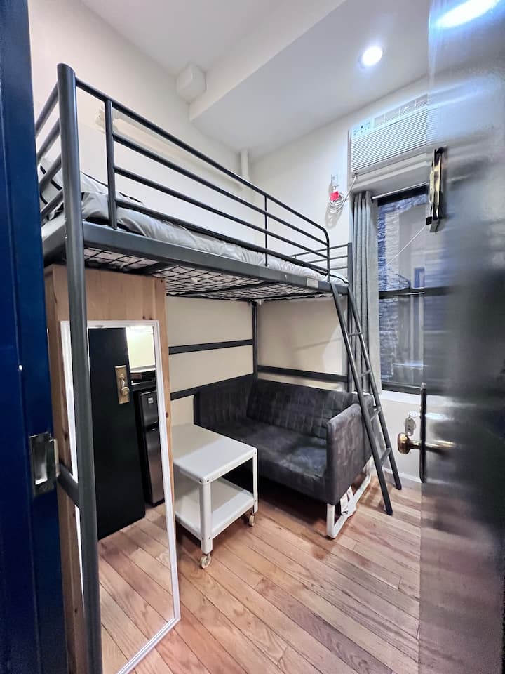 Tiny Shared Bath Private Studio Times Square #115 - New York City