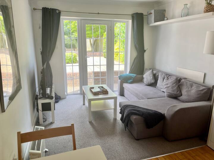 Quiet Ground Floor Flat In St Albans With Parking - St Albans, UK