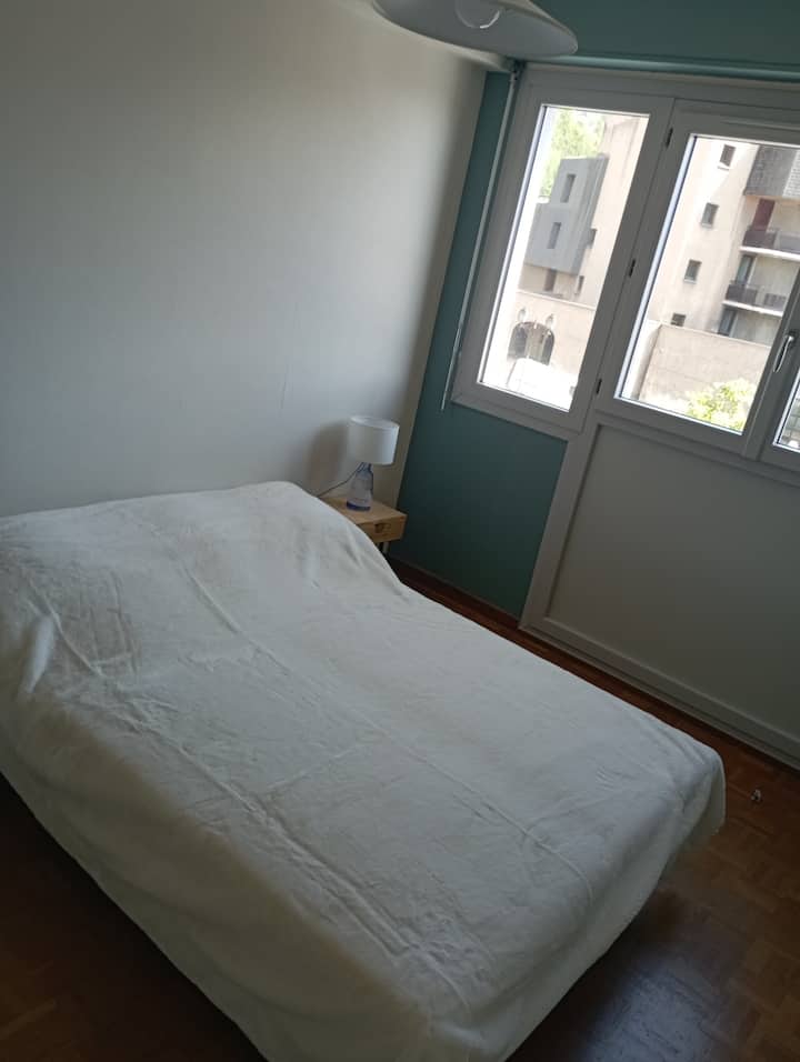 Chambre Dans Un T3 - Briançon