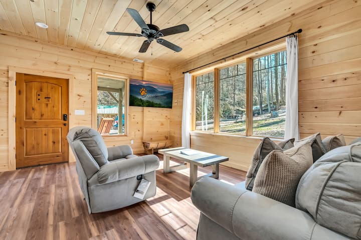 Mtn Cabin With Creek Views, Waterfall & Mini Golf - Cosby, TN