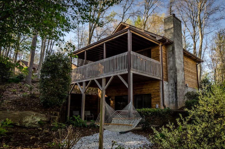 Romantic Getaway W/hot Tub - Asheville, NC