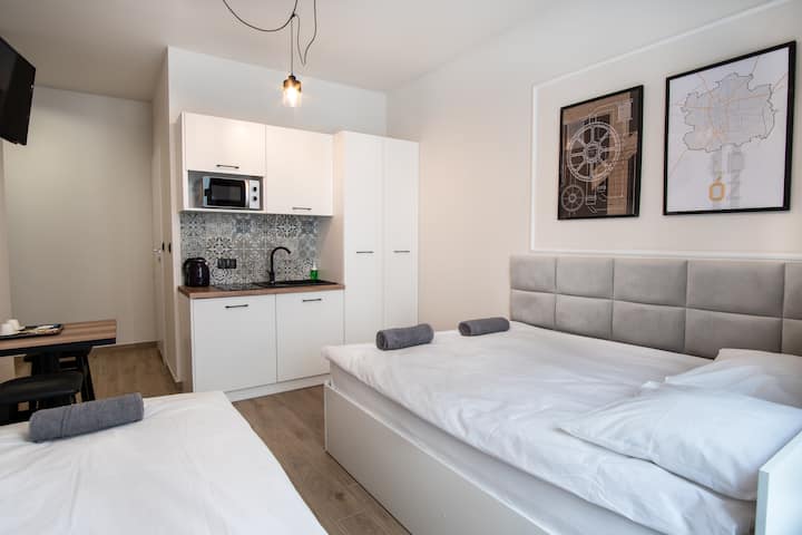 Gdańska 72-studio Trzyosobowe - Łódź