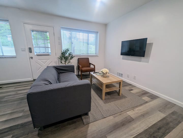 New 1 Bed/bath  | Yard | Parking - Pittsburgh, PA