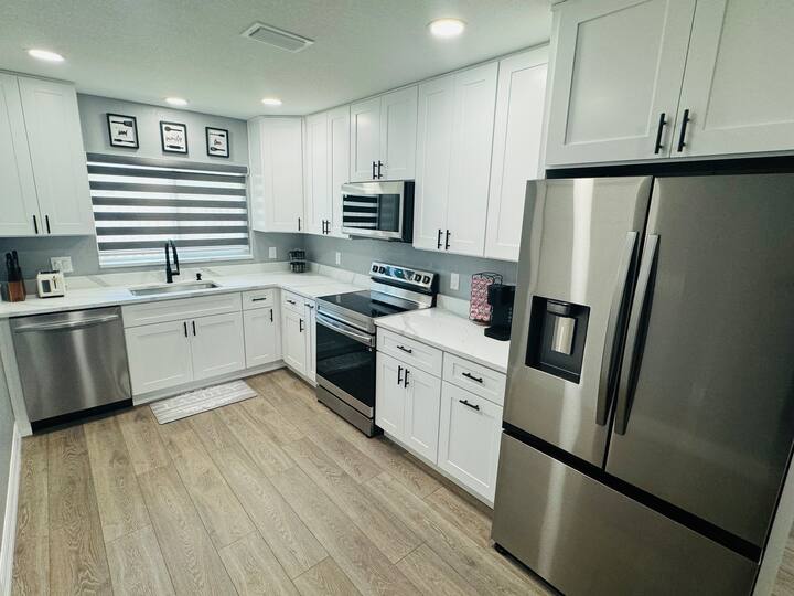 Freshly Renovated 2 Bedroom Home - クリアウォーター, FL