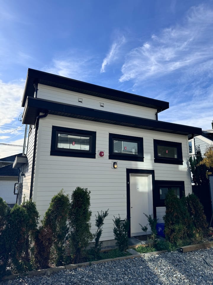 New Unit-centrally Located Between Yvr & Downtown - Vancouver