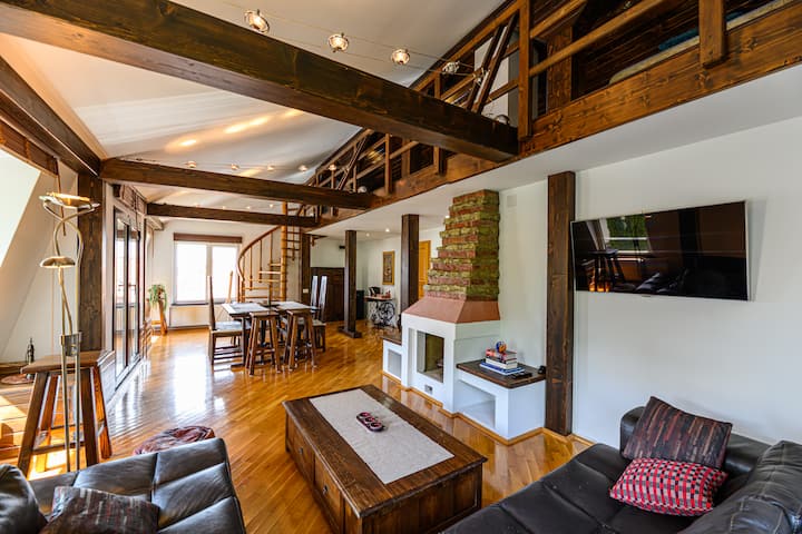 Penthouse With Panoramic Mountain & City View - Brașov