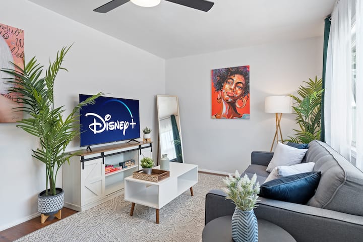 15min Disney! Gated Central 2br - Santa Ana, CA