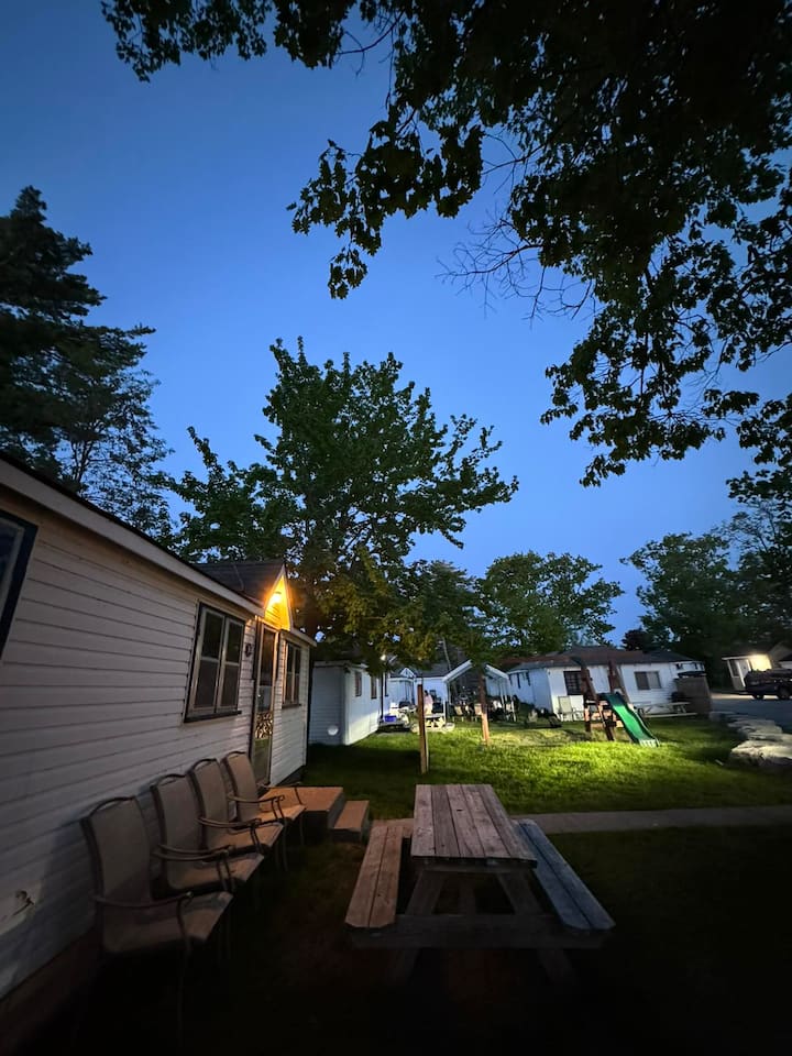 Two Bedroom Cabin #5 - Wasaga Beach