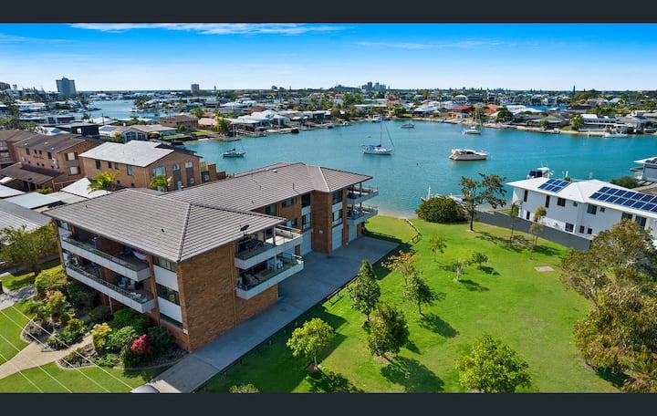 Chic 2 Bed Mooloolaba Unit  Luxury  Coastal Charm - Sunshine Coast Queensland, Australia