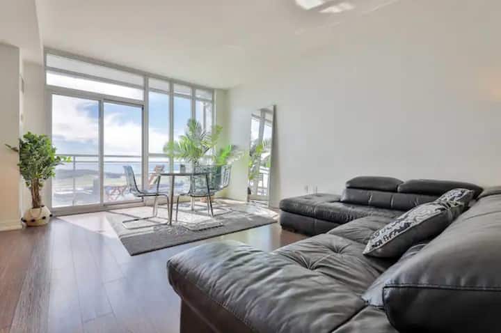 Spacious Lakeview Condo - Toronto