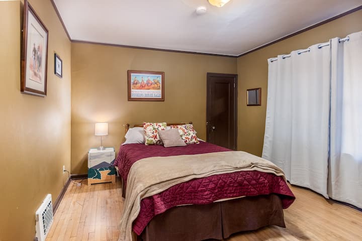 Historic Downtown Charmer- For Extended Stays - Billings, MT