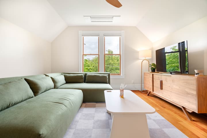 Unit A ~ Victorian-style Home ~ Very Walkable - Portland, OR