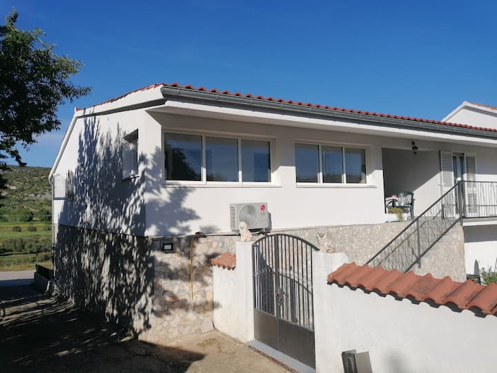 Family Apartment With Pool In The Countryside - Kroatië