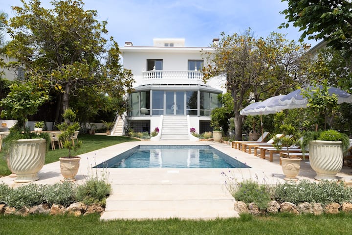 Beach Front Villa Cap D'antibes - Antibes