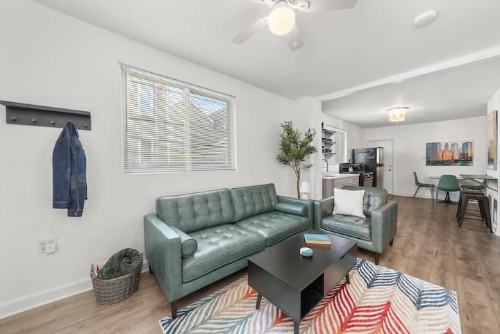Best Pilsen Location*monthly Stays*laundry*stylish - Chicago, IL