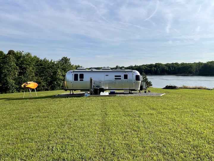 Lakeside Airstream 30' - Lake Anna