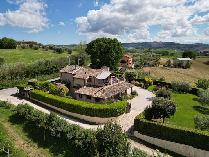 Villa Cinguettio, Luxury &Jacuzzi,intero Alloggio - Porto San Giorgio